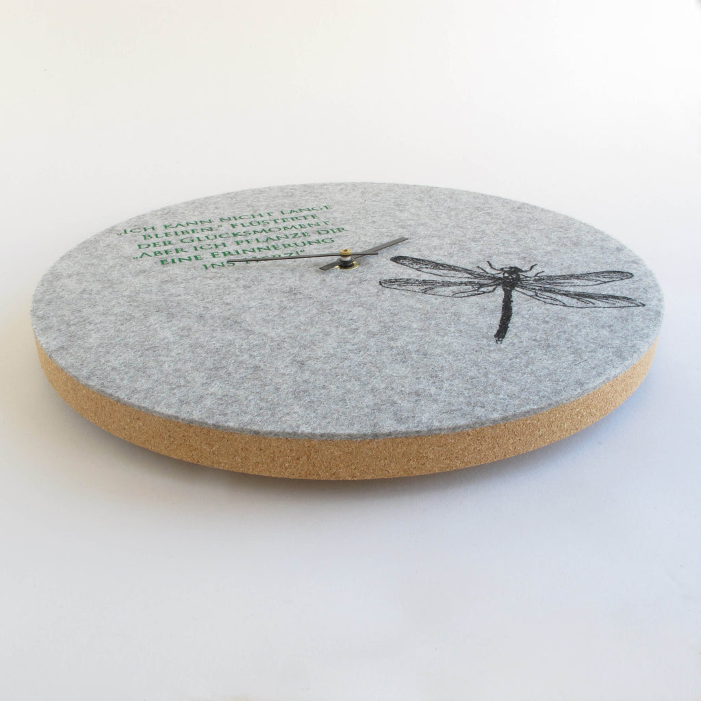 Wanduhr aus Filz und Kork 30 cm | Design "Libelle" by Anja Streese